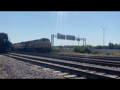 UP 7862 leads a Z Train + UP 4014 “Big Boy” at Fort Worth, TX - YouTube