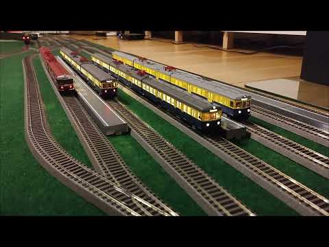 Równoległy odjazd czterech kibli H0: EN57-1022, EN57-887, EN57-648, EN57-925 #PIKO #ROBO # ...