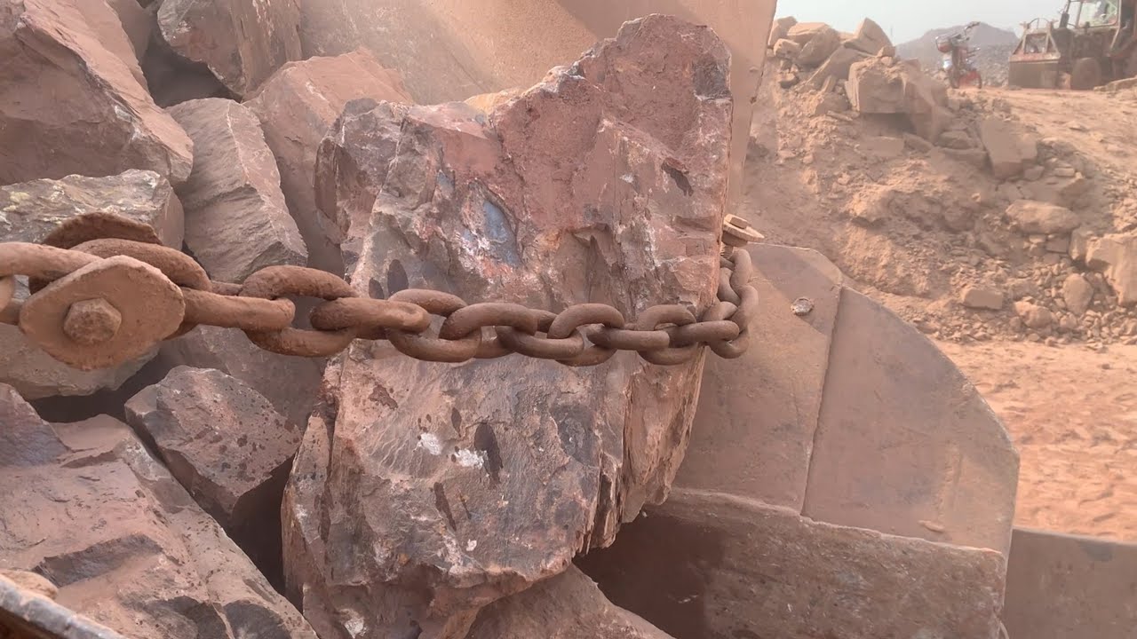 Super Giant rock stucked into the chain|A gianr rock crusher machine in ...