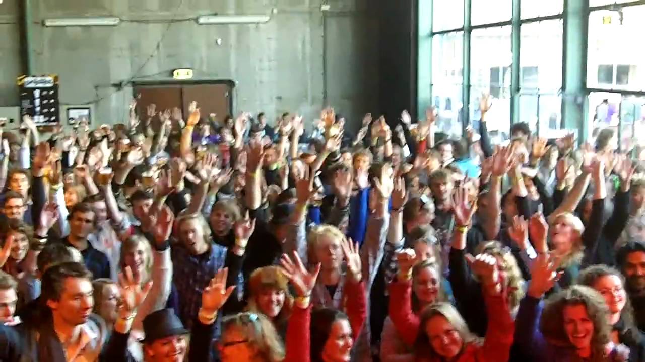 Skiggy Rapz - Hands Up (LIVE) - YouTube