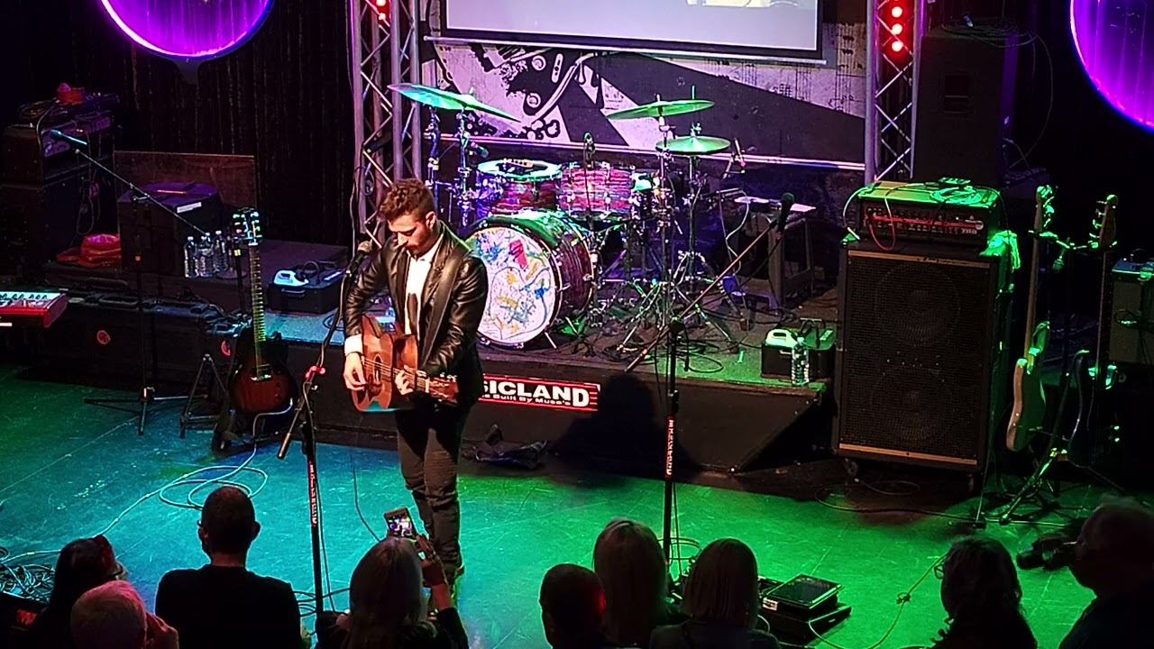 Aaron Schembri - Don't You Worry Now - YouTube