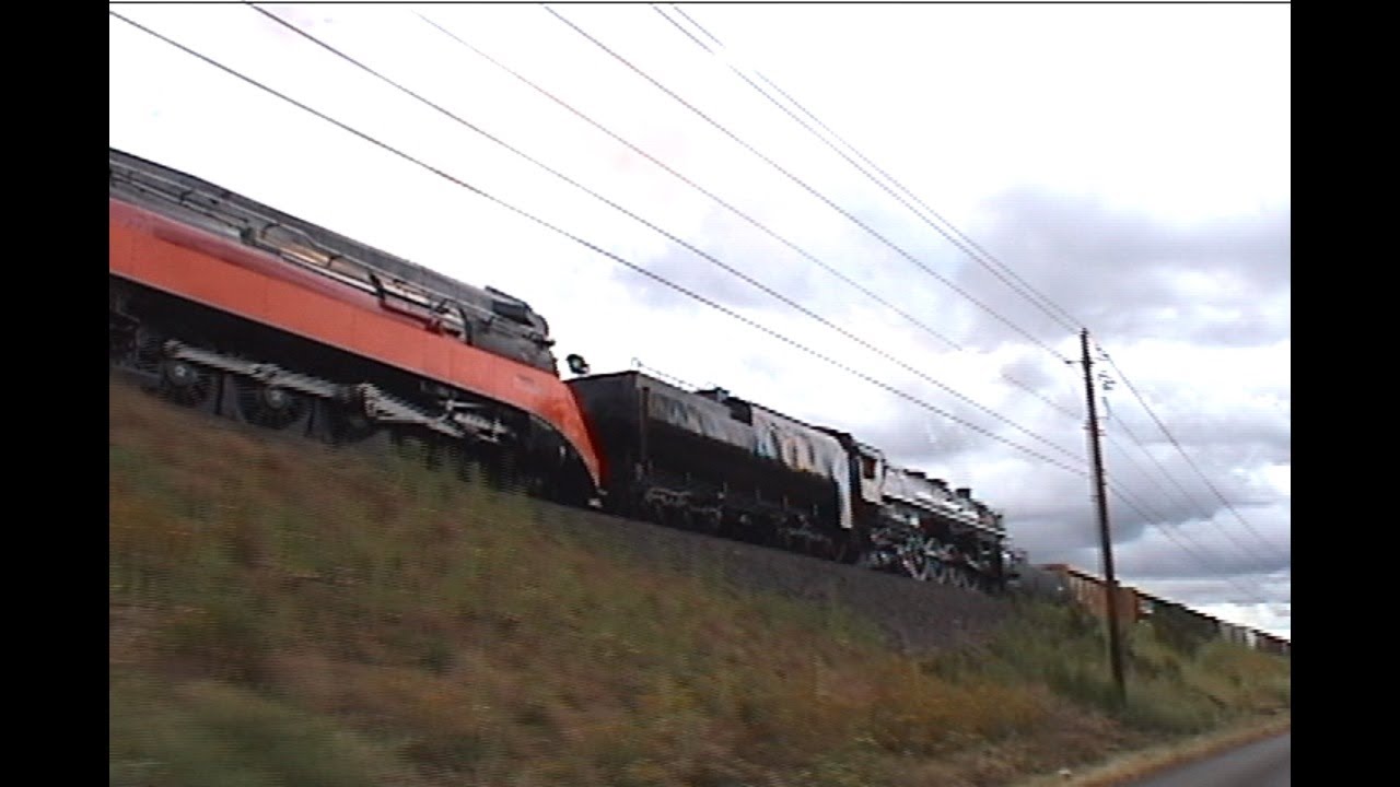 1331. SOUTHERN PACIFIC SP 4449 double headed with SP&S 700 pacing ...