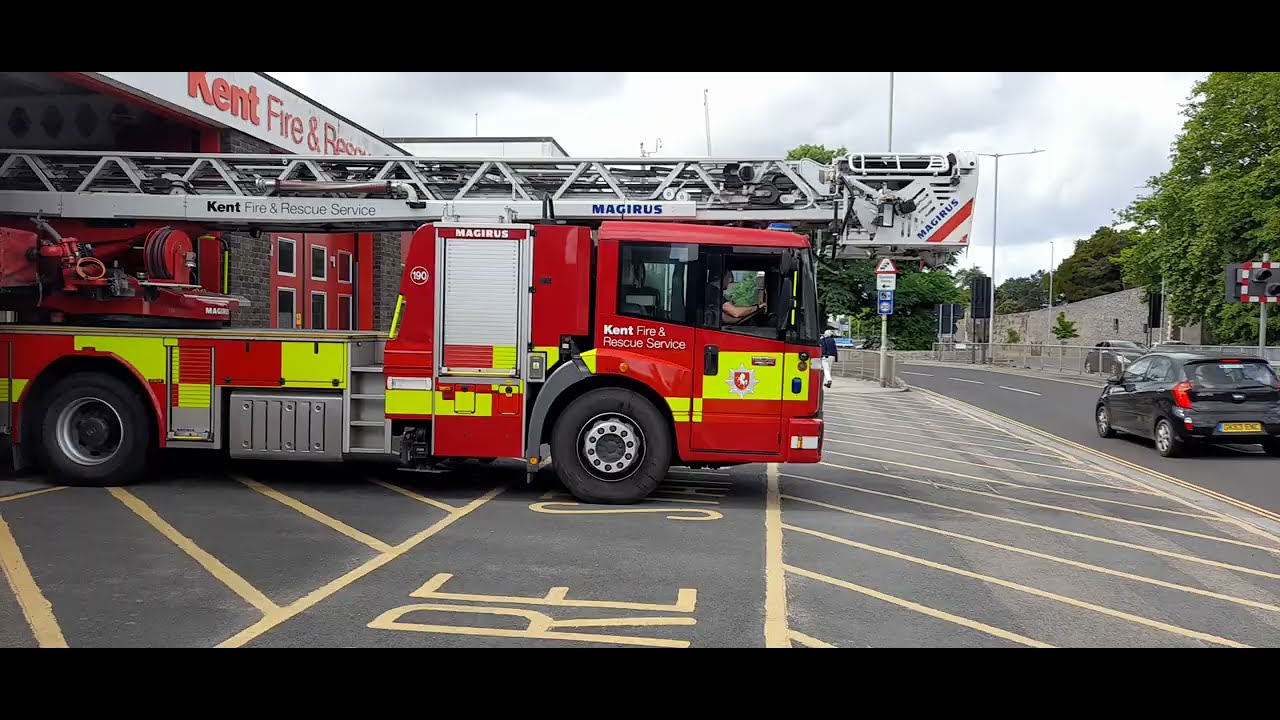 Kent Fire & Rescue Service TL comming out of Canterbury Fire station 🚒💨 ...