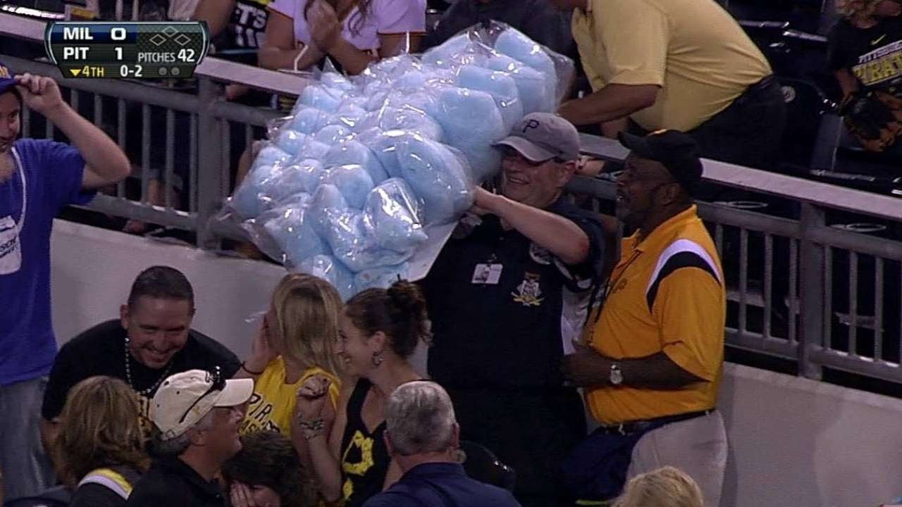 Foul ball catches cotton candy vendor - YouTube