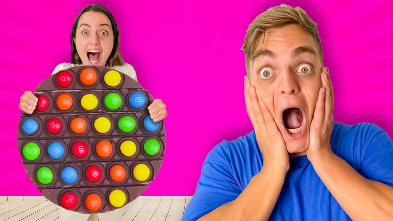 DANI CUCINA UN POP IT DI CIOCCOLATO GIGANTE PER ROBBI! 😋 CIBO FIDGET ...