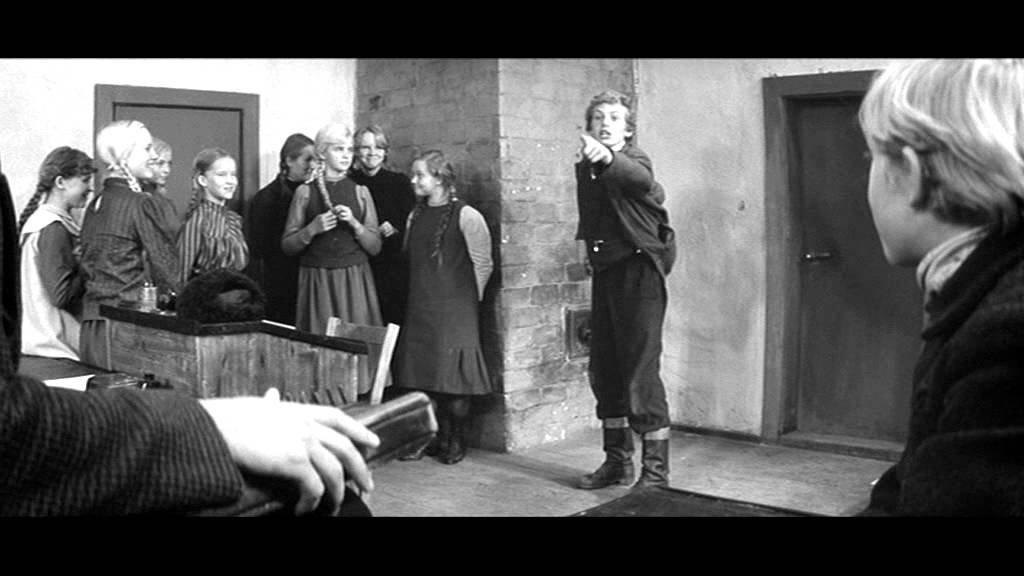 Katkend digitaalselt taastatud filmist "Kevade" - YouTube