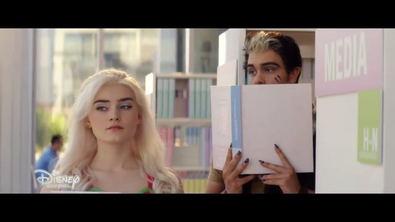 Zombies 2 - Wyatt stalks Addison - YouTube