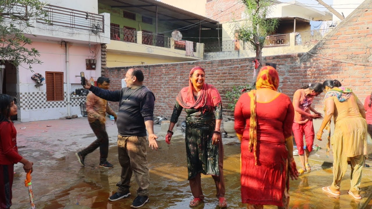 गाँव की होली || Pal Family Vlogs - YouTube