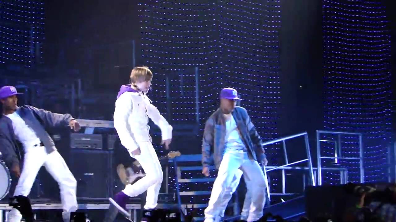 Justin Bieber "Love Me" LIVE 6/24/10 - YouTube