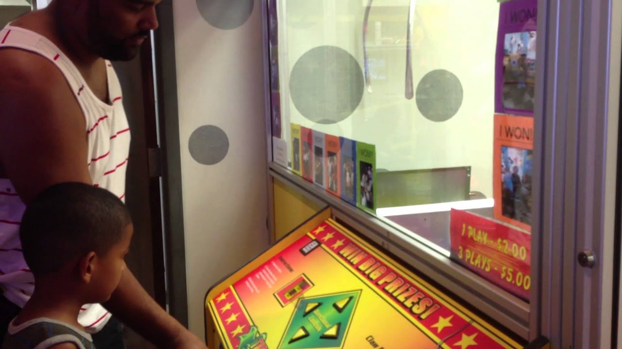 Giant Claw Machine Win & More Games At Rehoboth Beach - YouTube