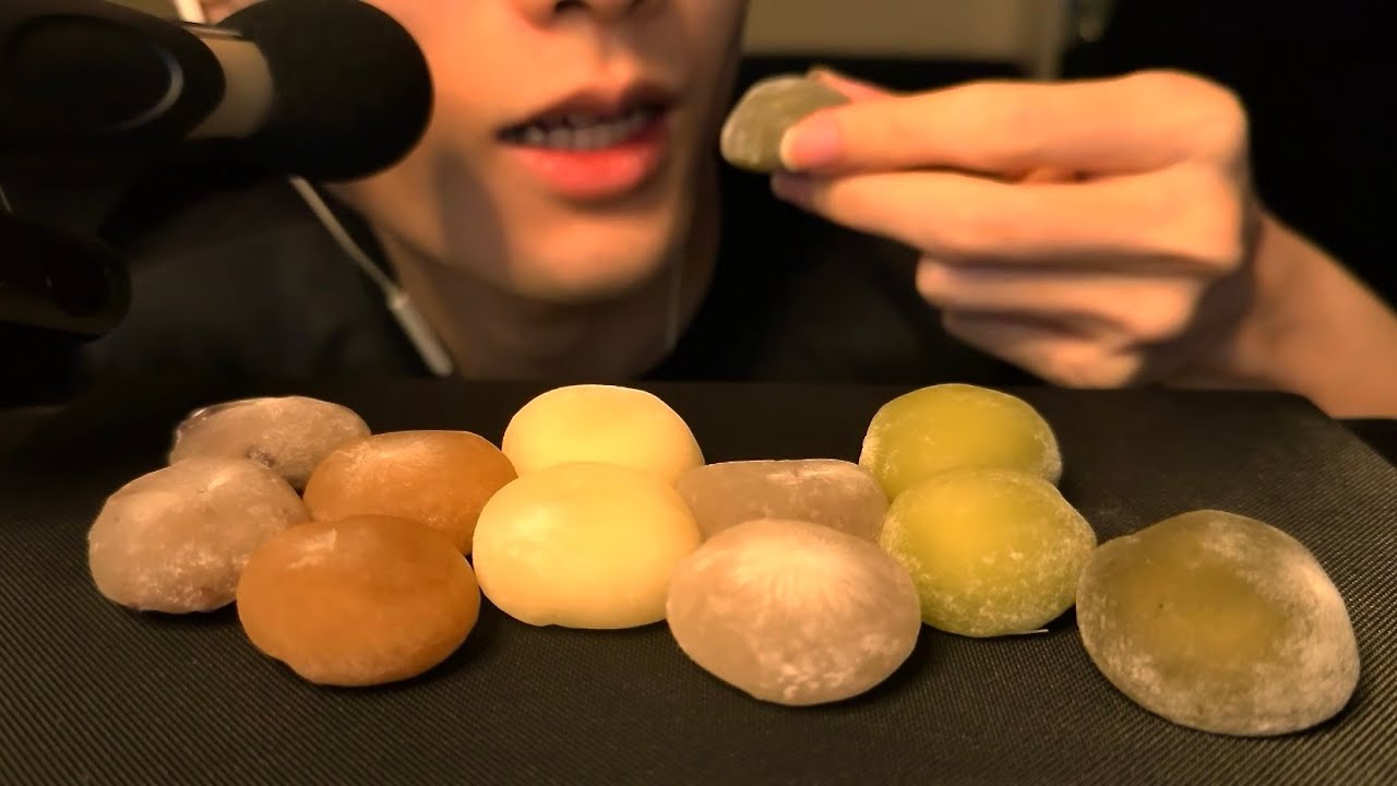 【ASMR】Eating Mini Mochi｜咀嚼音/Mukbang/Chewy Sounds - YouTube