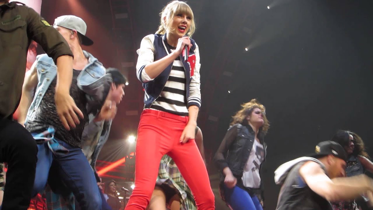 Taylor Swift: Red Tour "22" Live - YouTube