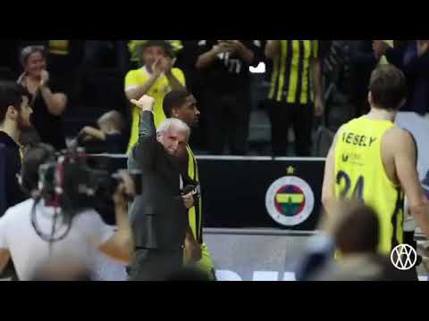Zeljko Obradovic'in Panathinaikos maçı sonunda tribünleri coşturduğu müthiş anlar