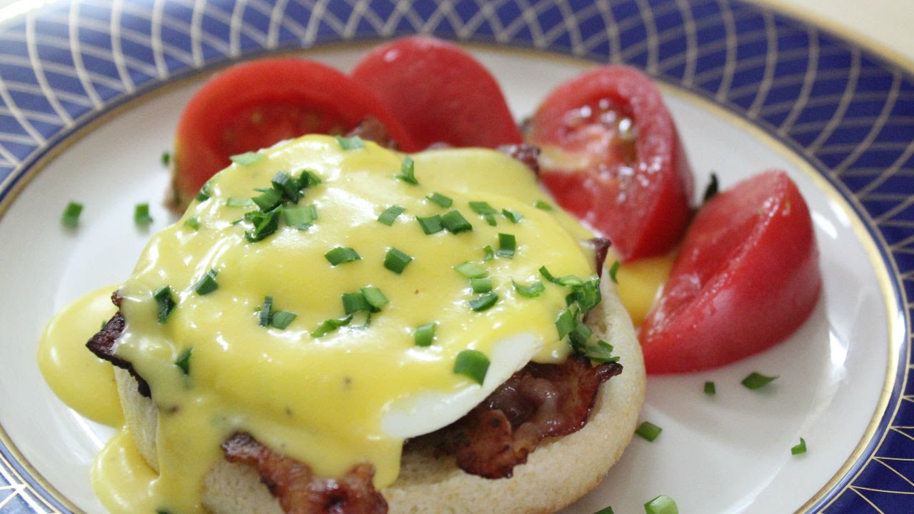 egg benedict with bacon (great breakfast)-에그 베네딕트 - YouTube