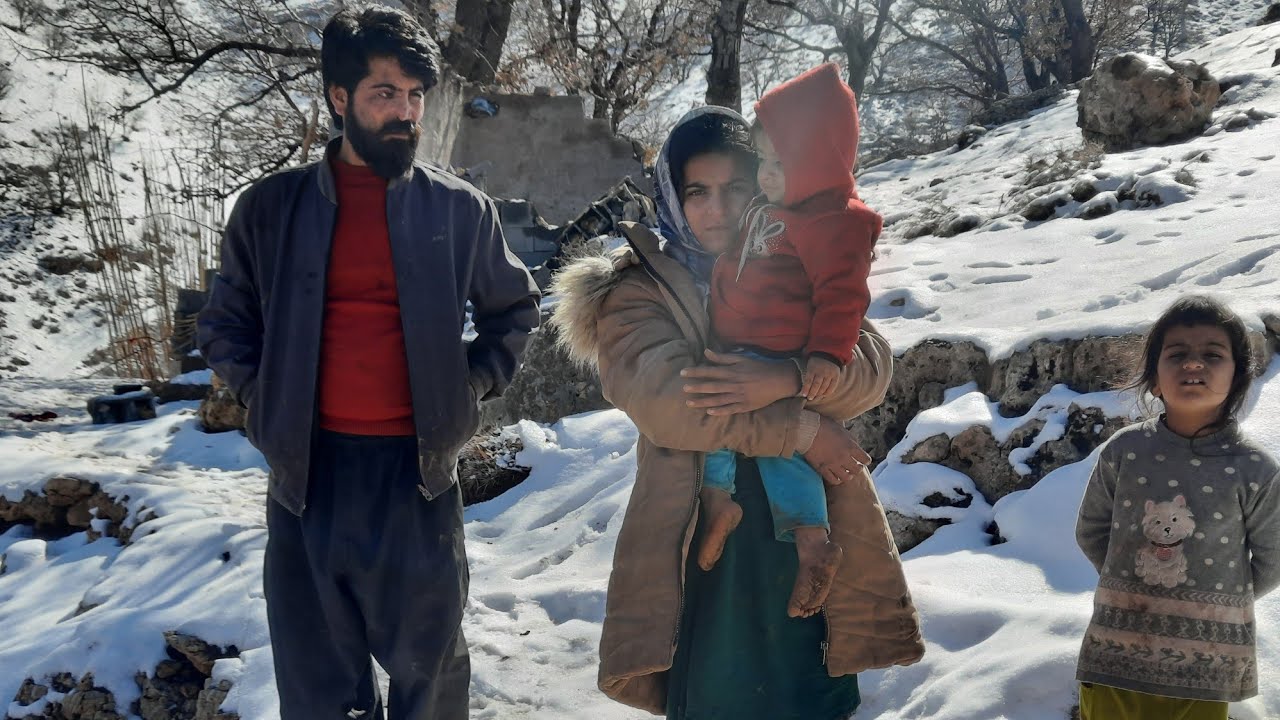 Nomadic lifestyle: buying land to build a shelter - YouTube