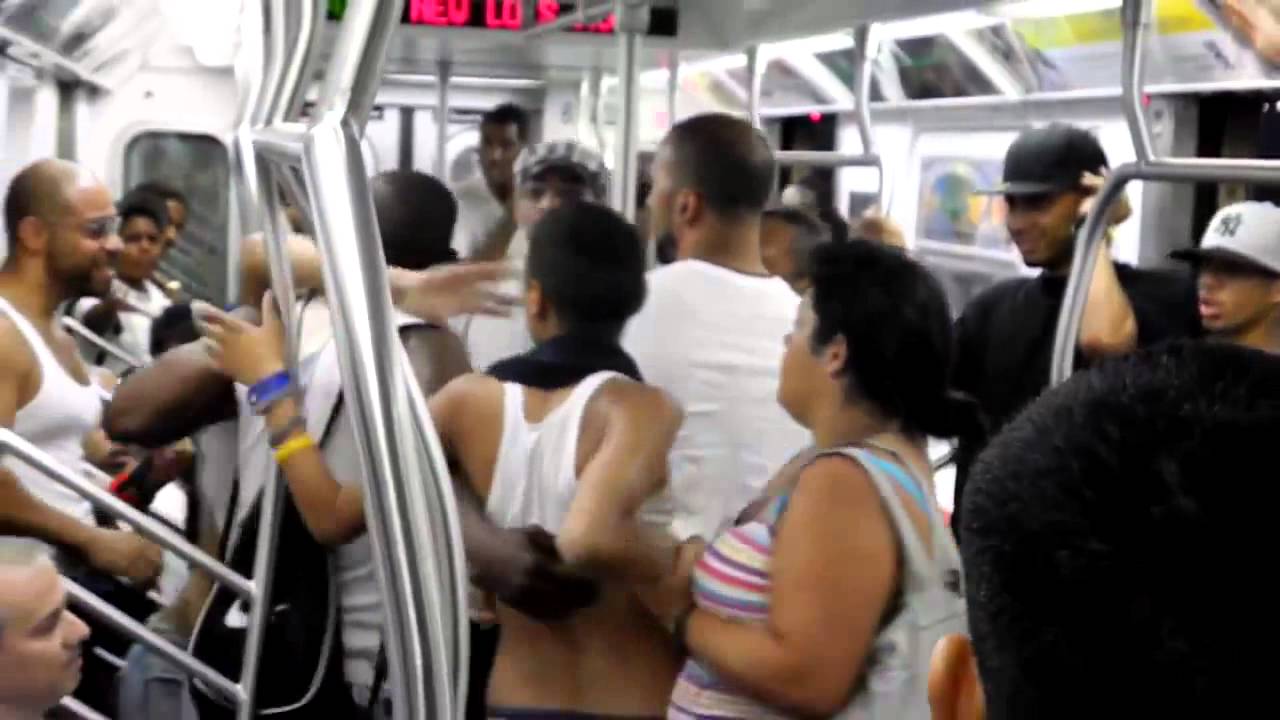 SUBWAY FIGHTS Ghetto chick fight on NYC subway train - YouTube