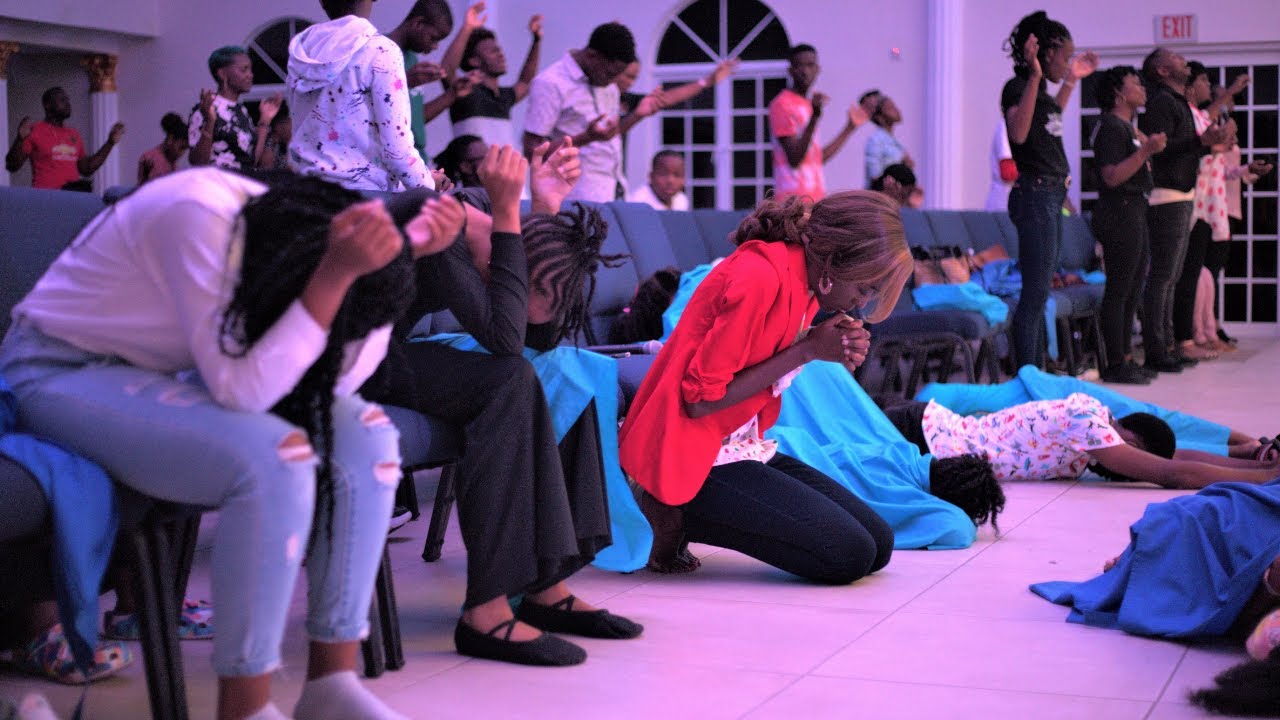 Young People Praying | "Youth Ministry 101" Book Launch | Highlight ...