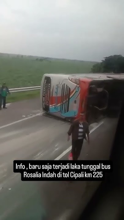 Bus Masuk Lubang Buatan - YouTube