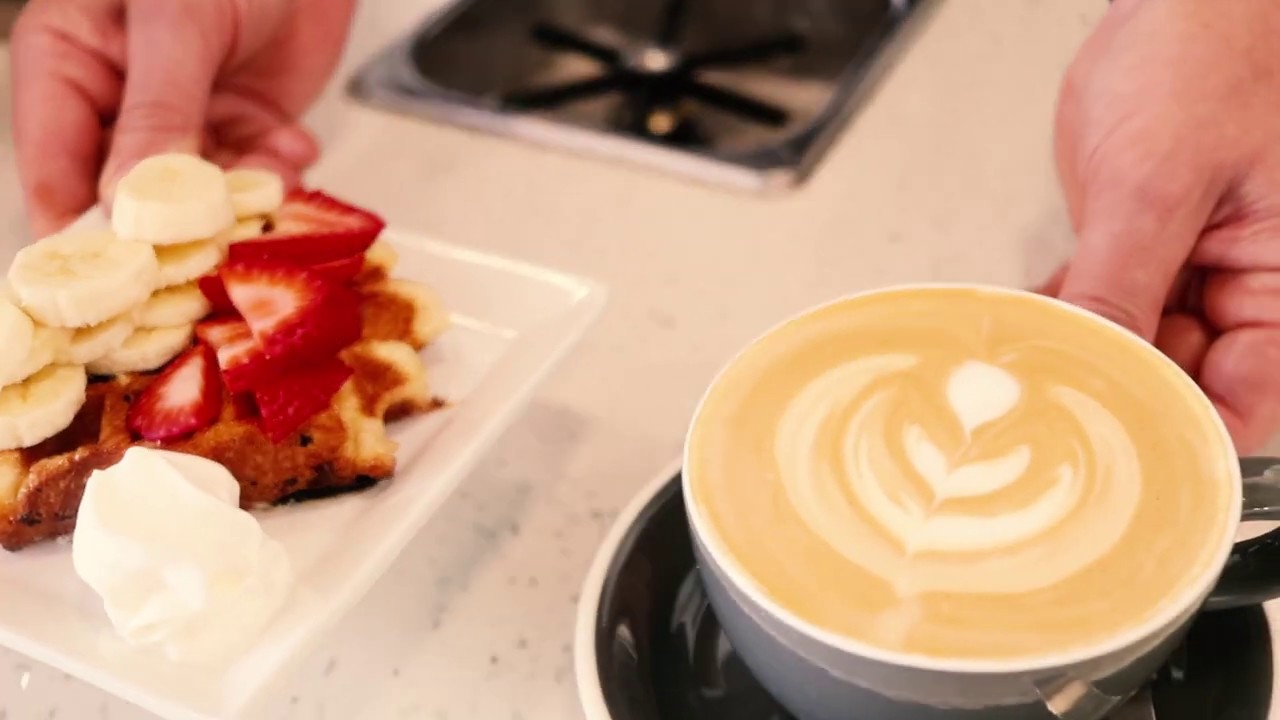 DAX Café - Montréal (Outremont) - YouTube