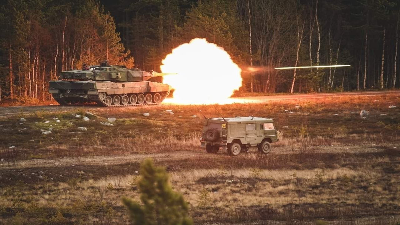 Inside Look: Leopard Tank - YouTube