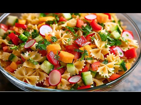 Dieser bunte Nudelsalat mit Öl-Senf-Dressing ohne Mayo ist super lecker nicht nur zum Grillen