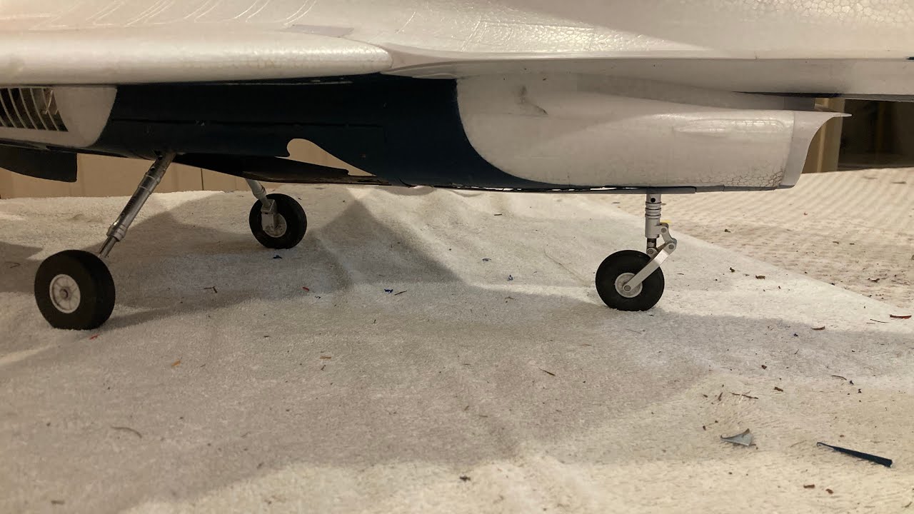70mm F-16 - nose gear mod for grass with greasy landing! - YouTube