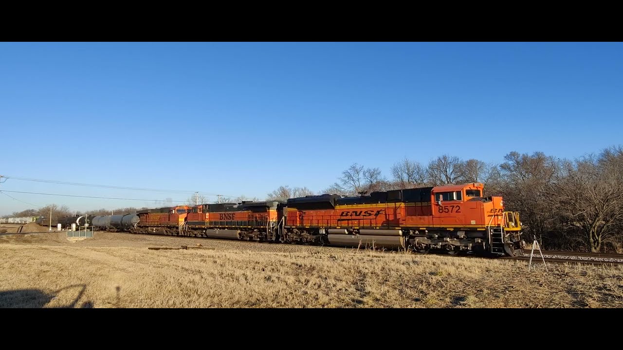 Eastbound BNSF 8572/1071/7670, Mixed Freight Train, "Cherokee Sub" Tulsa, OK, 2-19-2022 - YouTube
