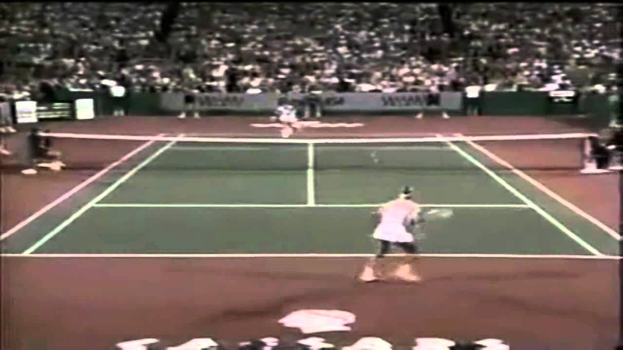 [HD] Martina Navratilova vs Jimmy Connors - Highlights - YouTube