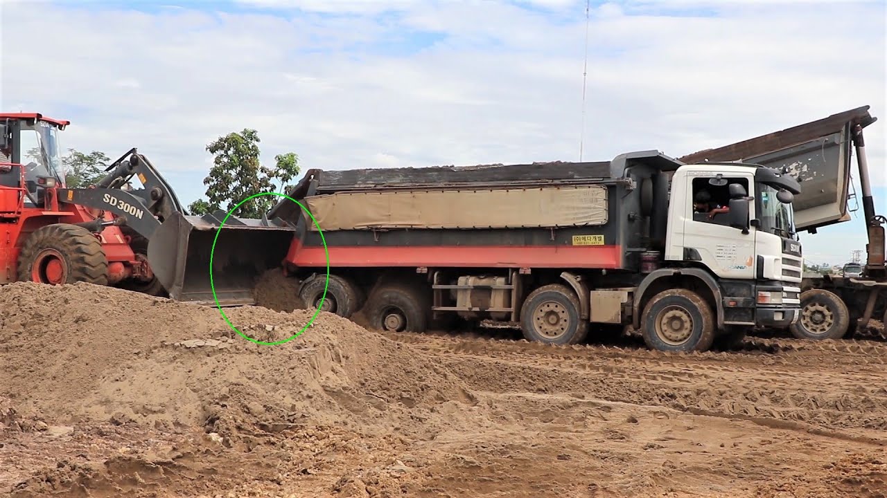 Best dump truck dumping sand- Full sand loading truck stuck in sand ...