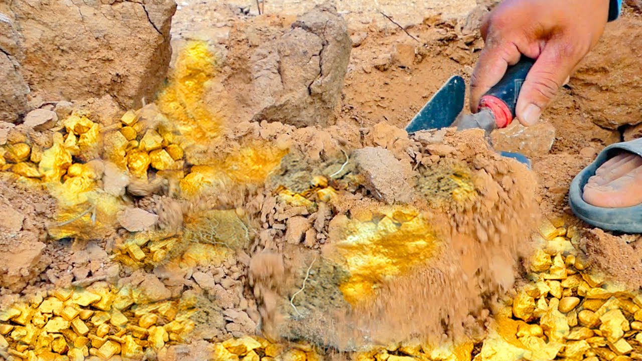 Can't believe my eye! digging gold treasure under stone at mountain ...