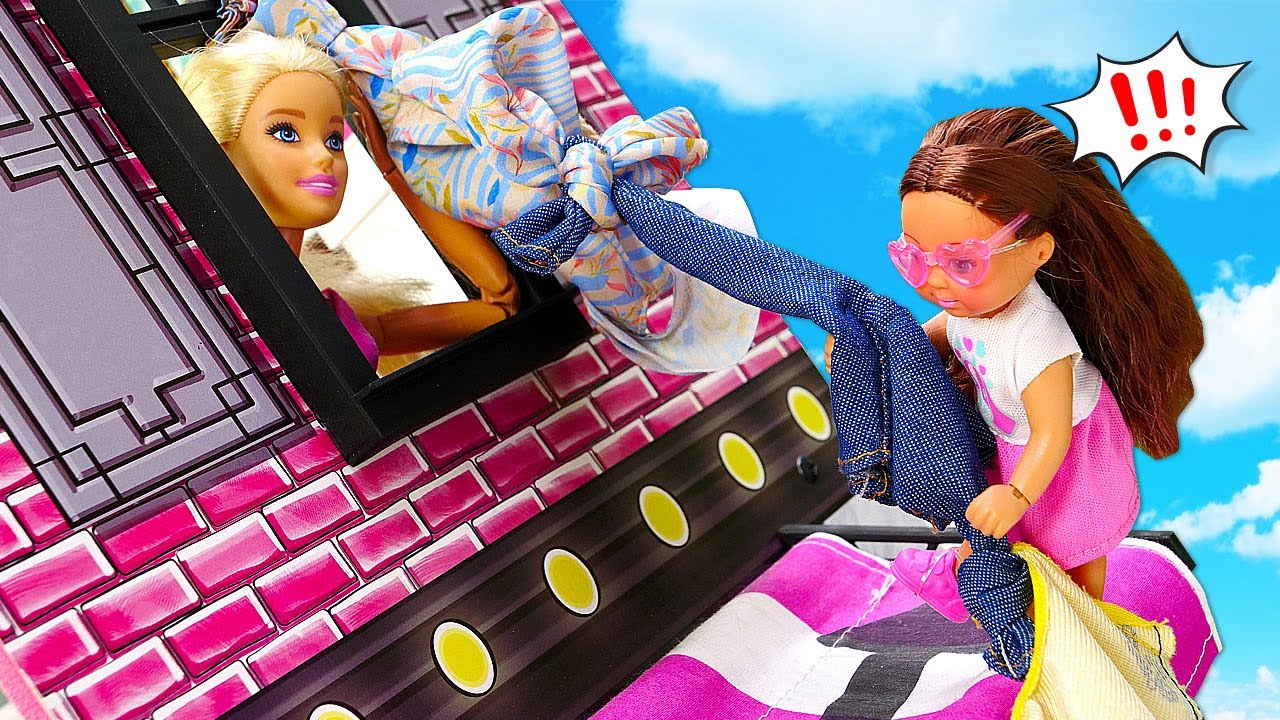 ¡Ups! Una decisión peligrosa de la hija de Barbie... Vídeos de muñecas ...