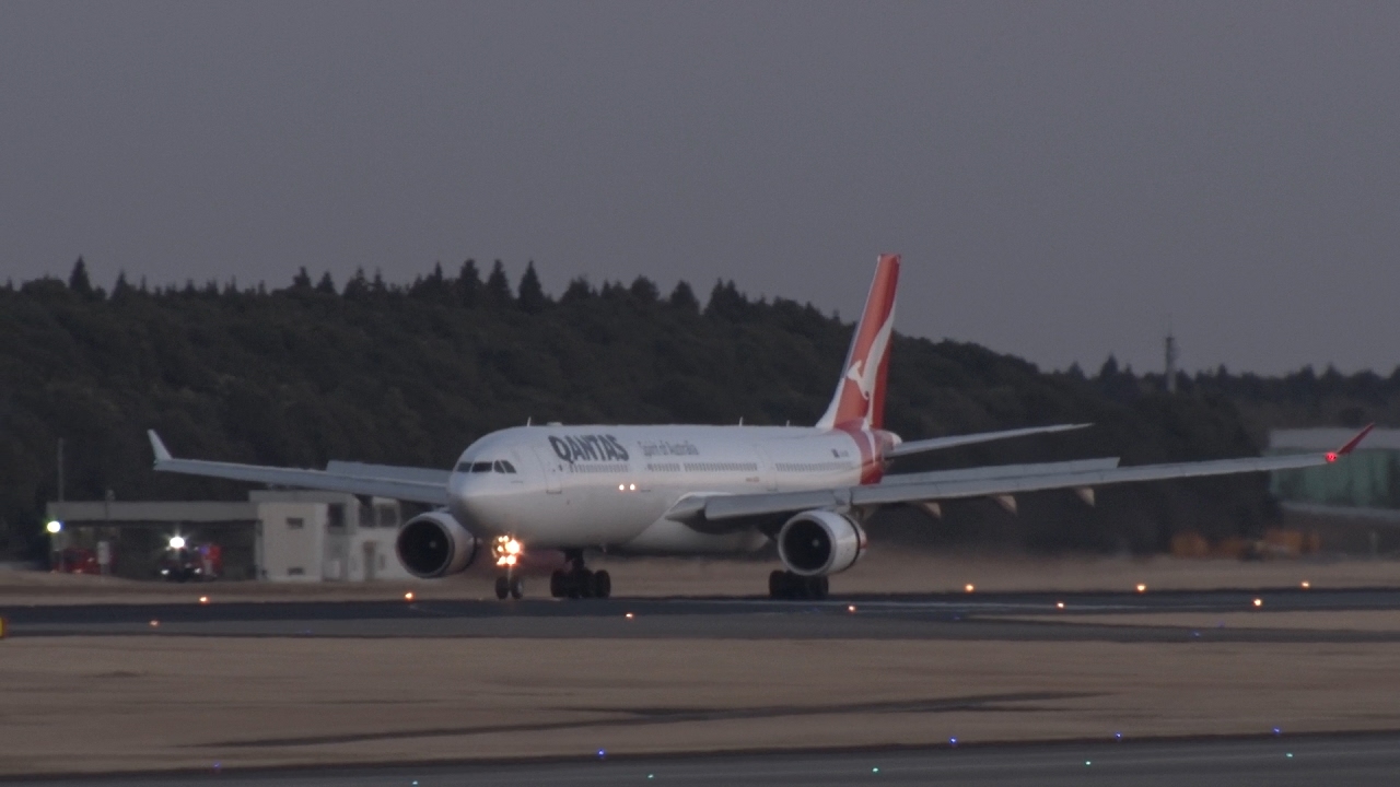 メルボルンから成田へ(QF79)カンタス航空 (Qantas Airways) Landing Narita RWY34R成田空港!東雲の丘 ...