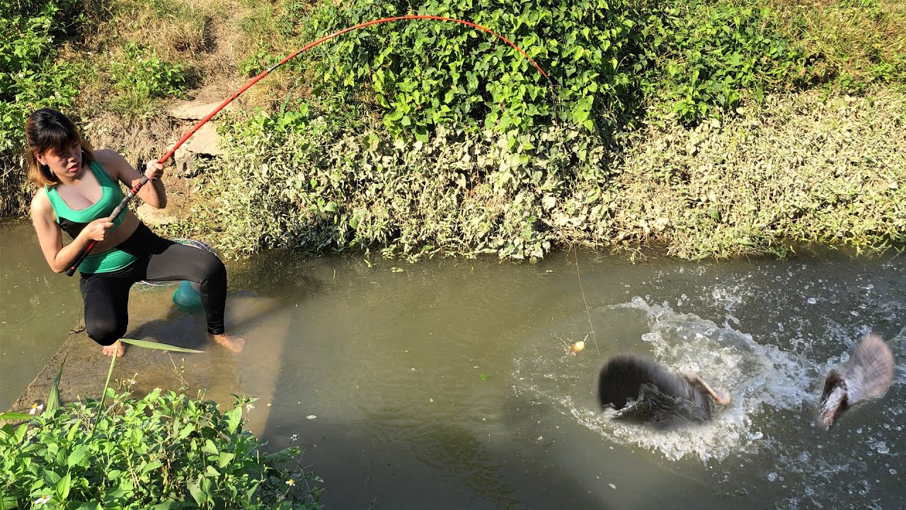 Single Mom Fishing! Best Hook Fishing, Unique Big Fish Hunting, Amazing ...