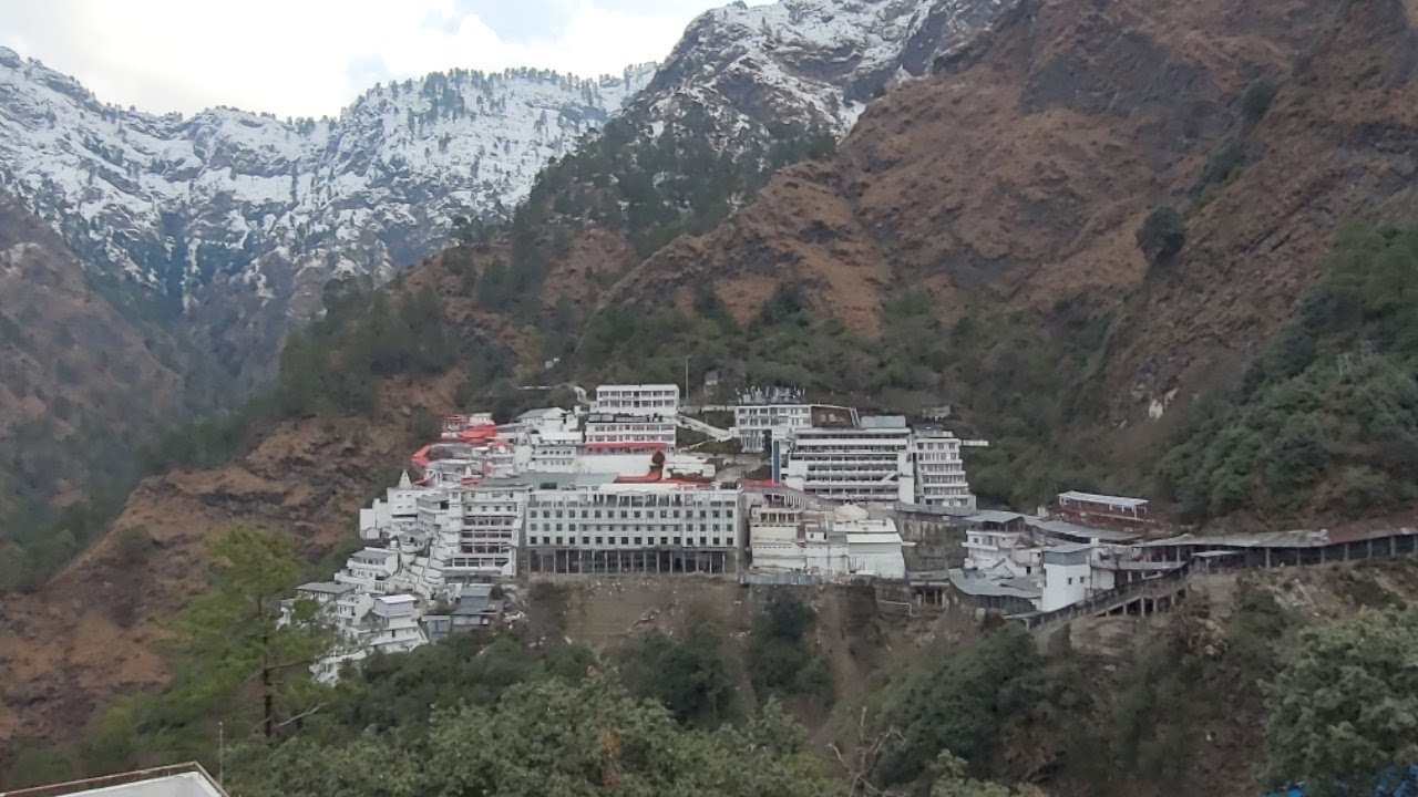 Vaishno Devi: Live Darshan | Snowfall | 21-Jan-23 - YouTube