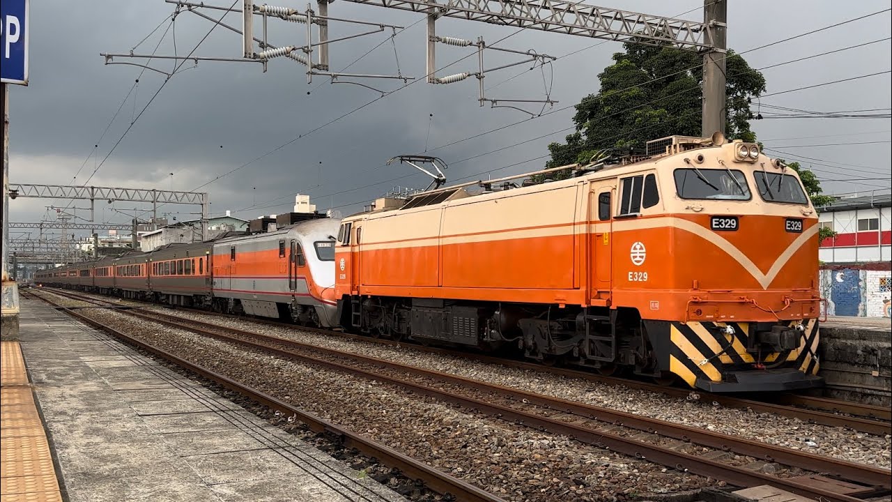 06/10/2023 台鐵 123次 自強號（車輛故障） E329電力機車救援 嘉義進站 / TRA Ziqiang express malfunction,GE E42C rescue ...