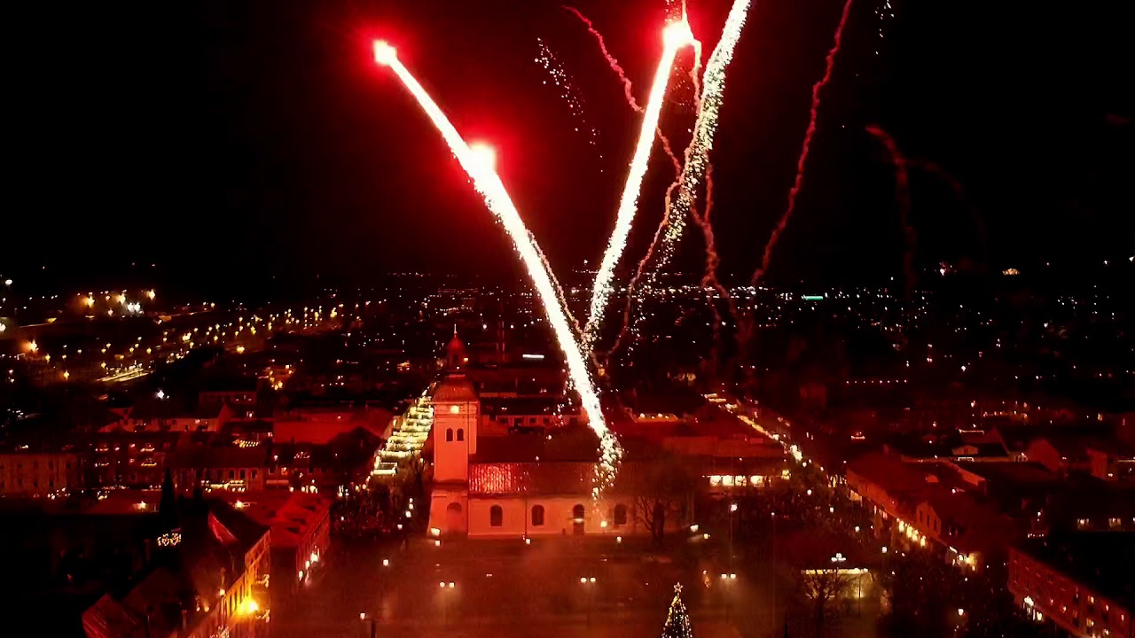 Ljusshow nyår Varbergs torg 19/20 - YouTube