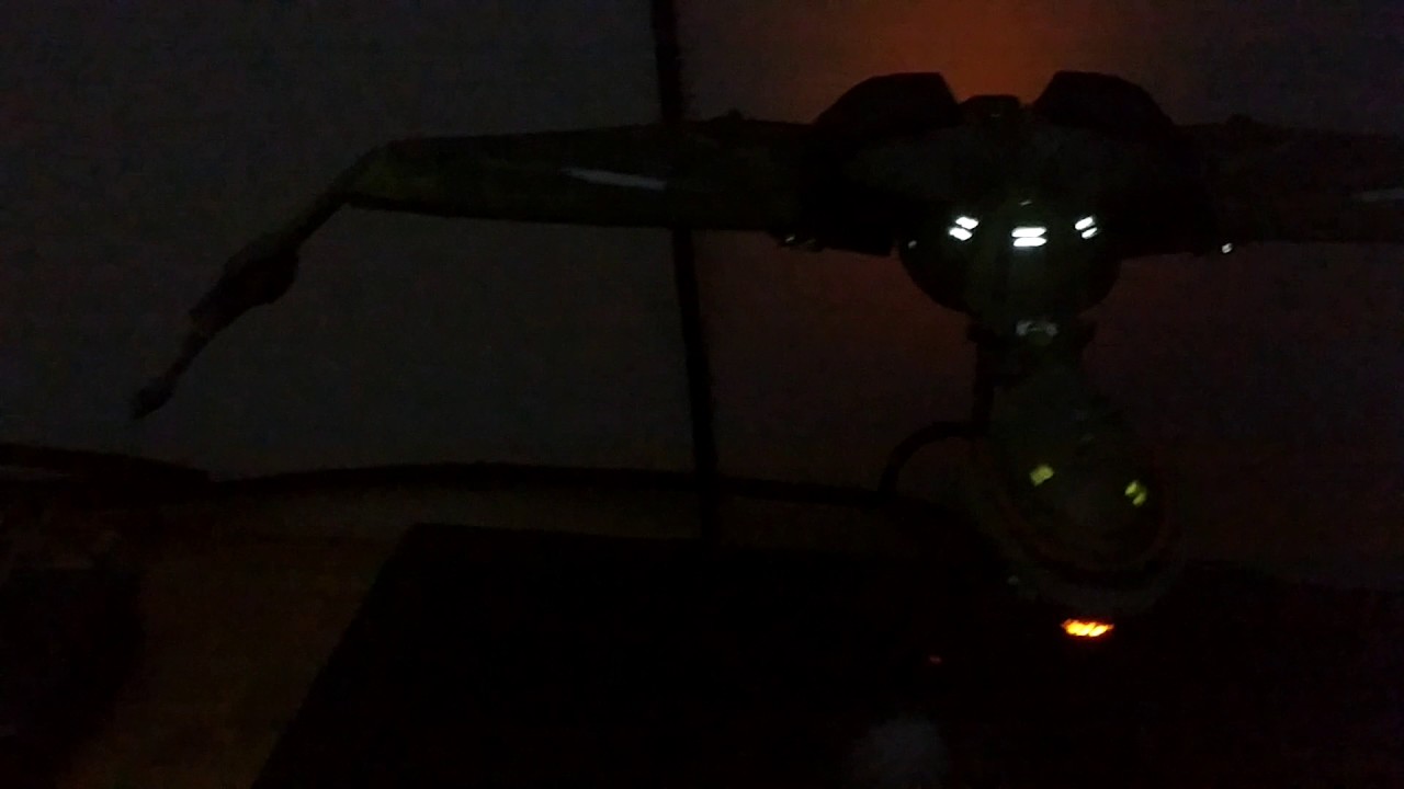 1/350 lighted Klingon bird of prey - YouTube