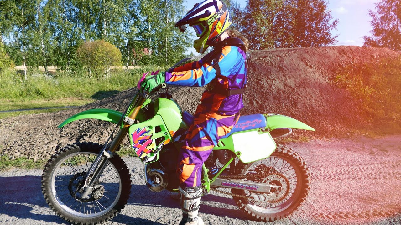 KAWASAKI KX500cc 90's 2-STROKE START UP & BIGGER JUMPS - YouTube