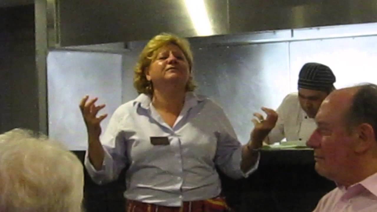 Fatima sings Fado - YouTube