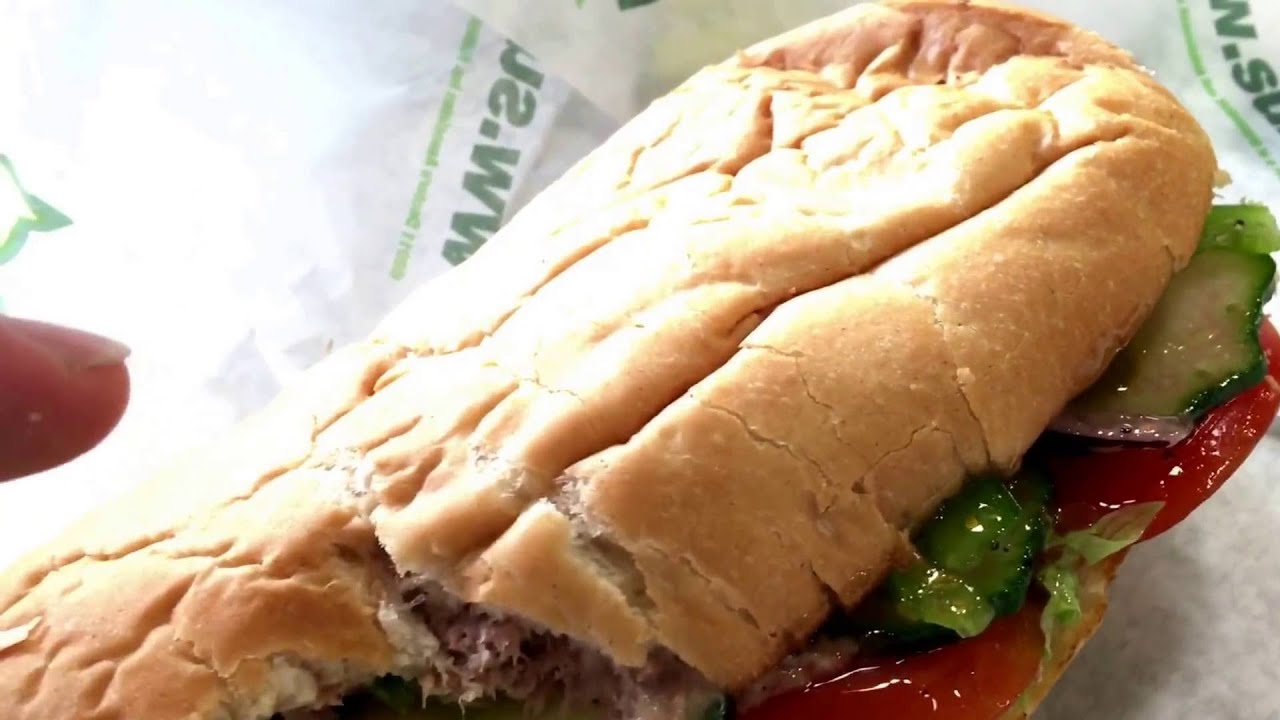 Tuna sub Sandwich italian bread Subway - YouTube