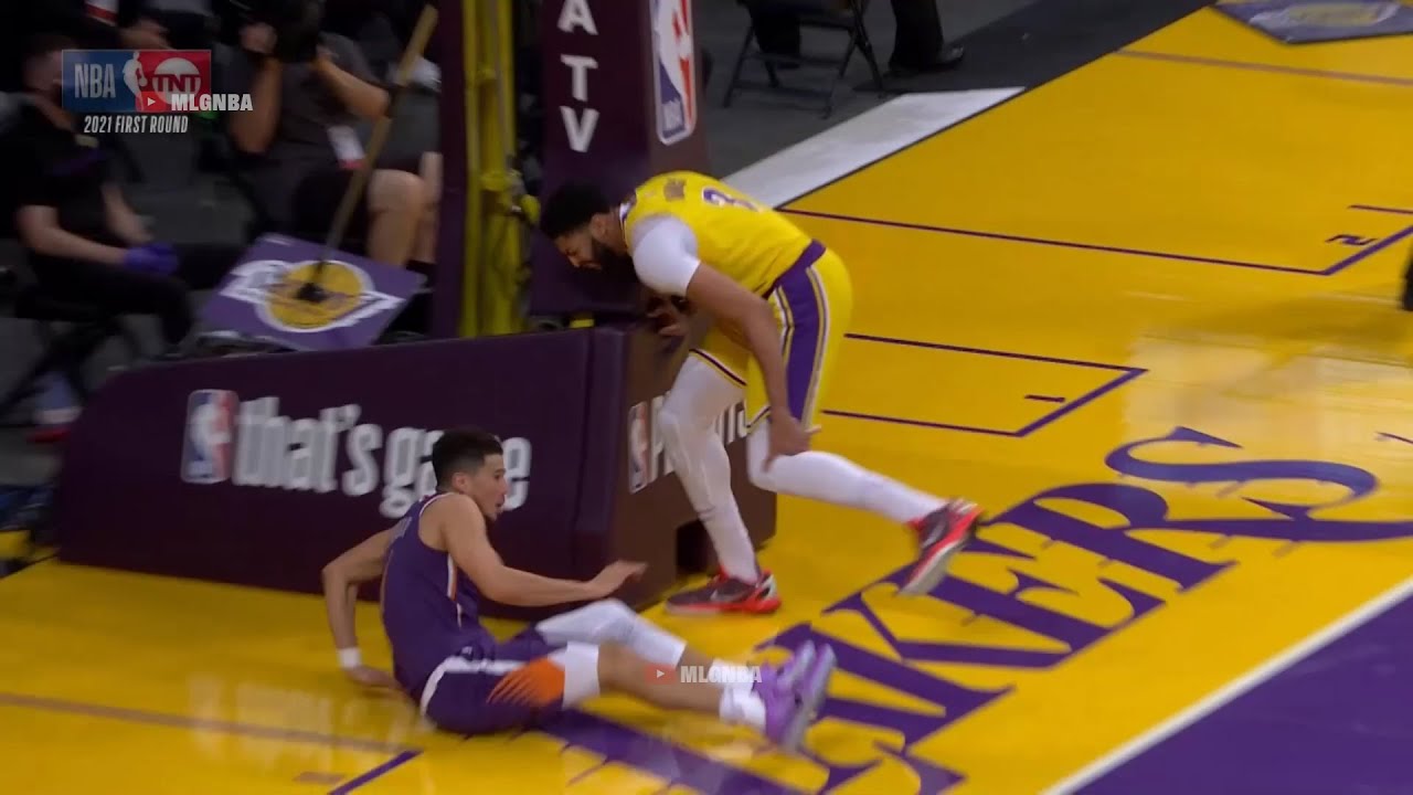 Anthony Davis strongest block on DBook, but grabbed his left hamstring ...