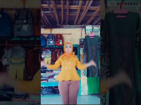 Bunda Jilbab Ketat asyik jogetnya......#shorts