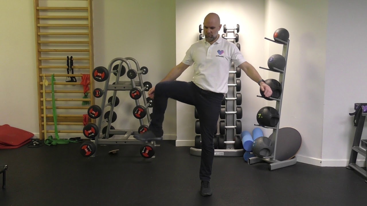 The warm-up: Hamstring, groin and glute muscle stretch - YouTube