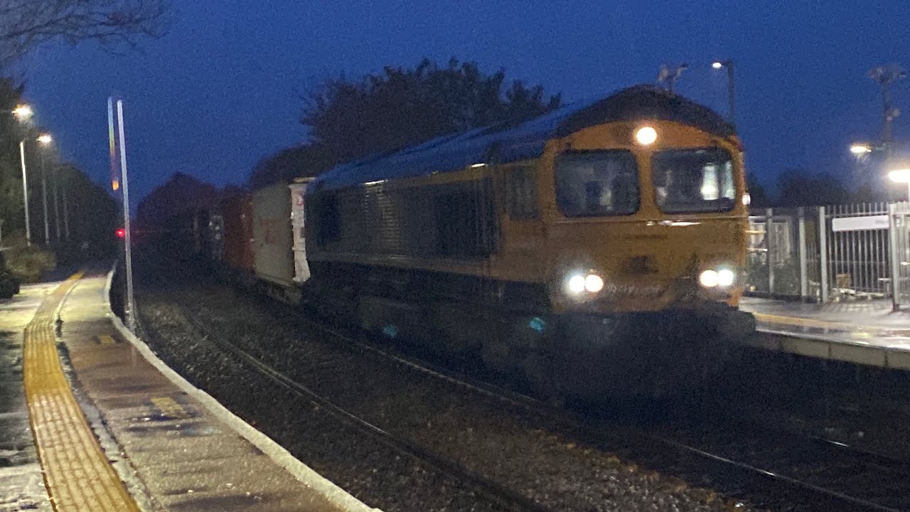 66704 “Colchester power signalbox” 4E21 with 37 containers 16;49 21L ...