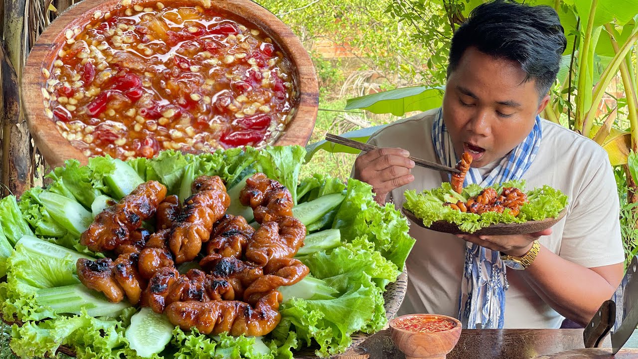 OMG! Grilled Pig Intestine With Spicy Chili Sauce - YouTube