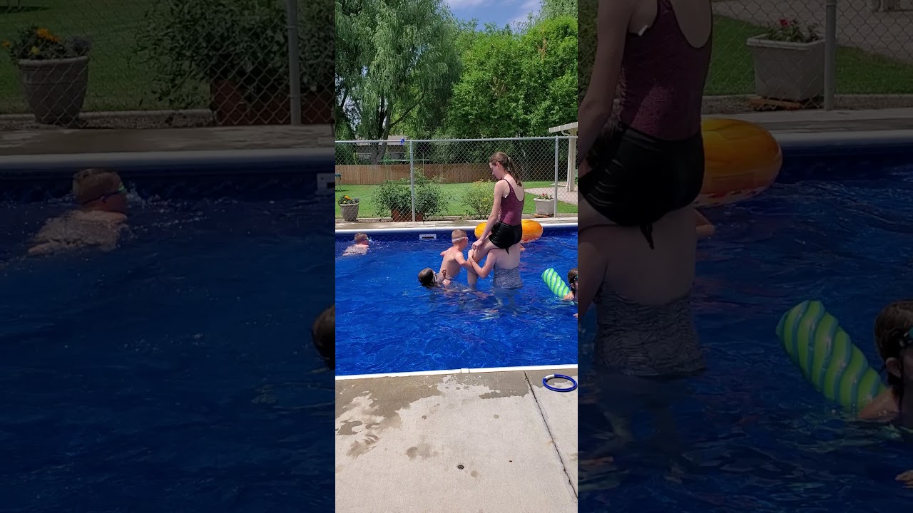 Chicken fights with Lucile - YouTube