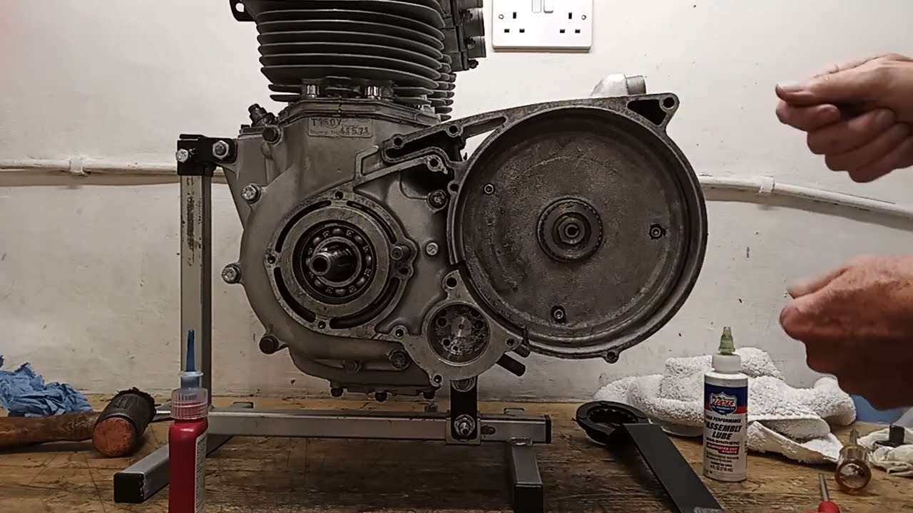 Triumph Trident T150V Engine Rebuild Part 40: Fitting the Clutch ...