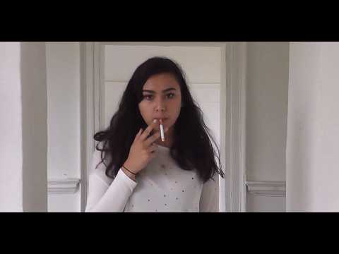 18 Year-Old Heavily Addicted Smoker Jasmine: Pink Lungs Turned Black!
