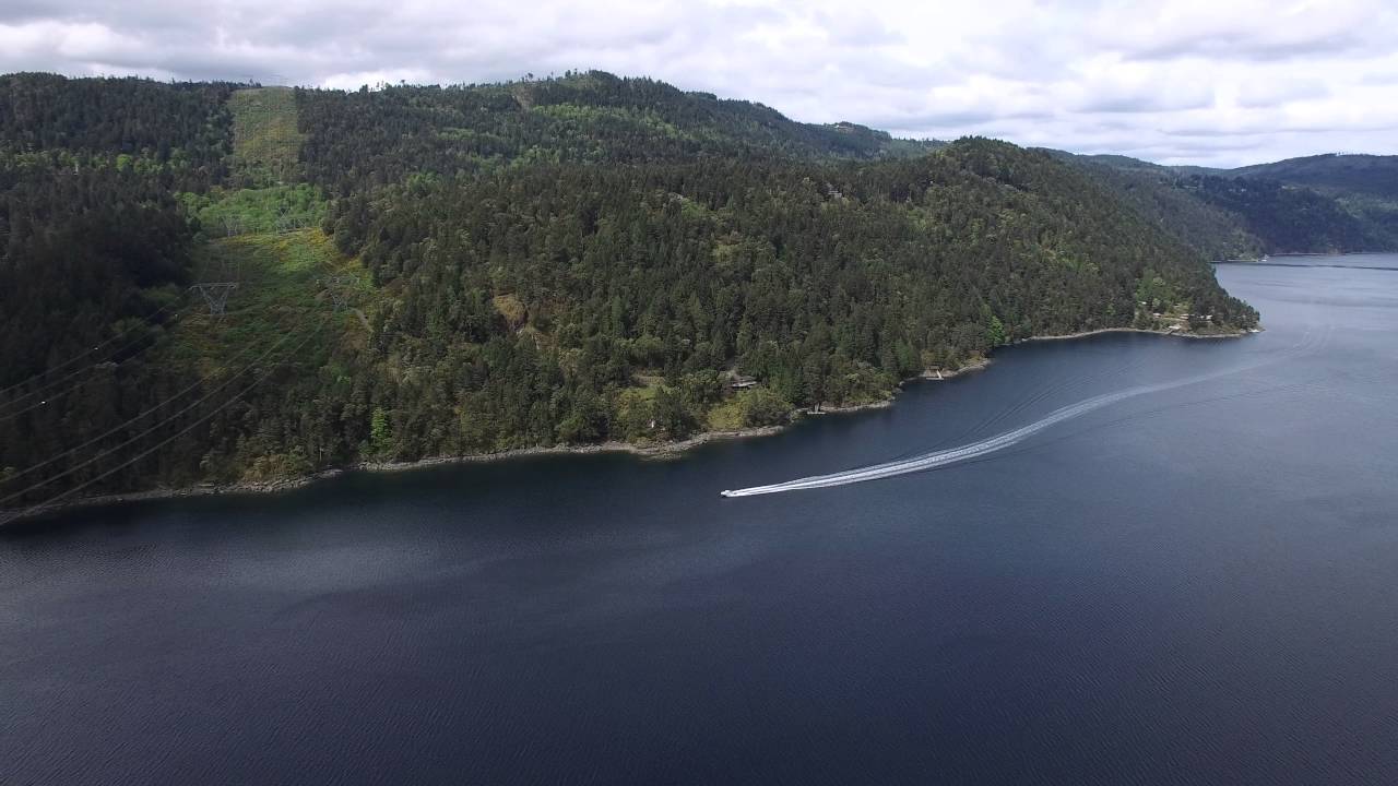 Boating on Finlayson Arm near Brentwood Bay Britiish Columbia - YouTube