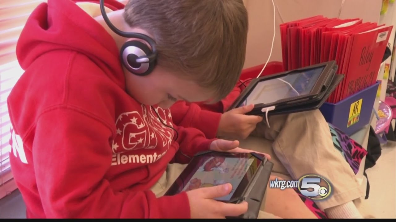 DIGITAL DANGERS: Hunching Over Phones Has a Crippling Effect - YouTube